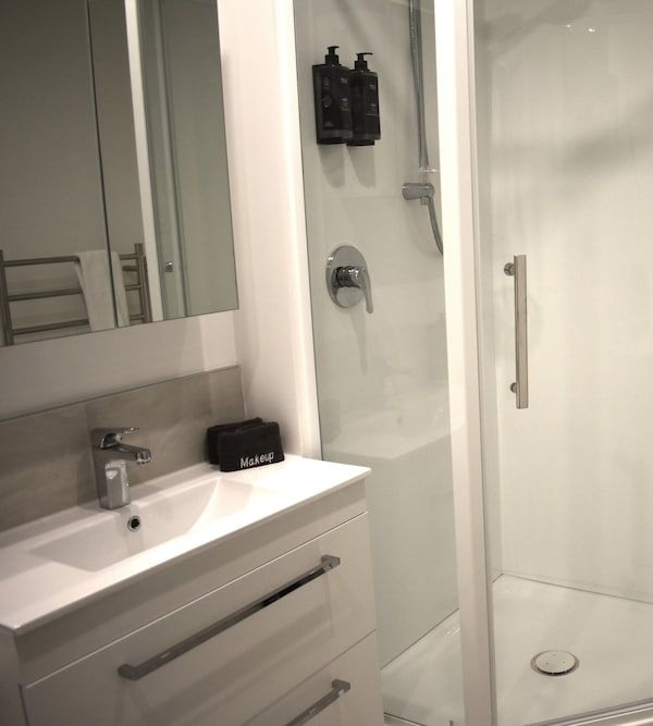 6 On Adams - Mount Maunganui