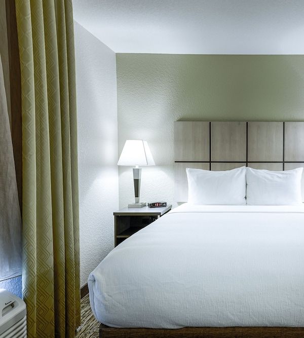 Candlewood Suites Lakeville I-35 - Lakeville, MN