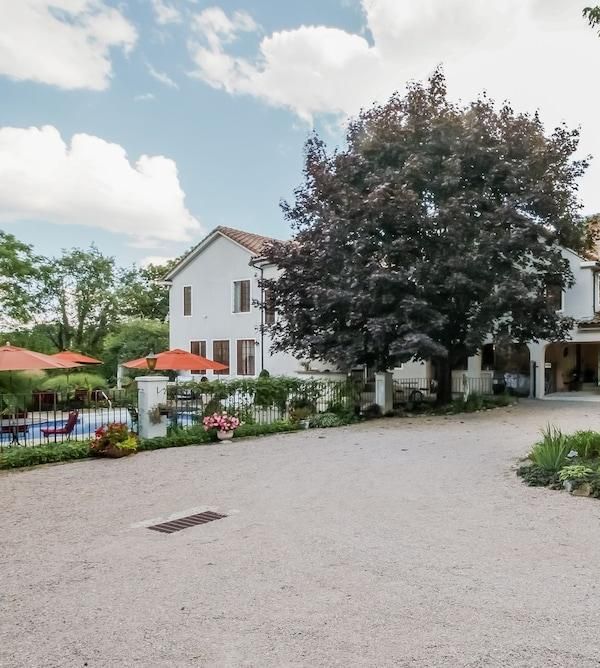 The Villa Bed & Breakfast - Misquamicut, RI