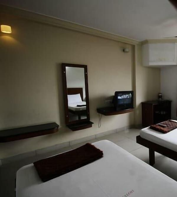 Hotel Adithya - Chennai