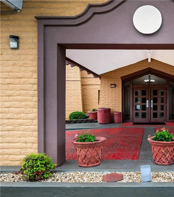 Days Inn By Wyndham Birmingham/west - Birmingham, AL