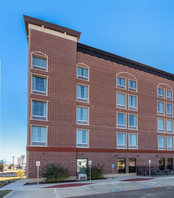 La Quinta Inn & Suites By Wyndham Dallas - Frisco Stadium - Frisco, TX