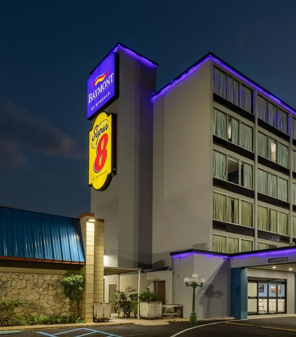Super 8 By Wyndham Laredo - Nuevo Laredo
