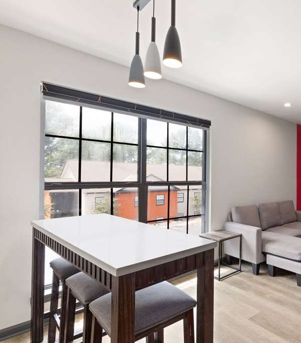 Ramada By Wyndham Studio Suites Dothan - Dothan, AL