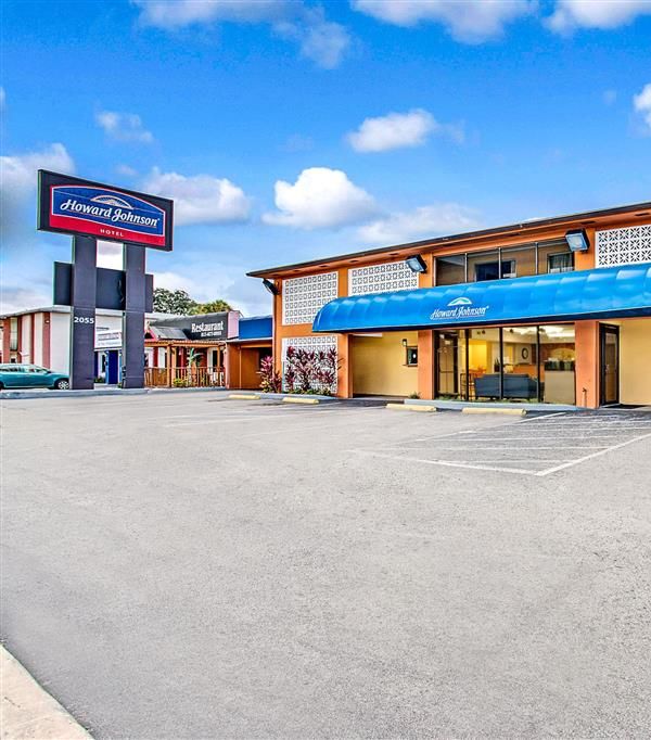 Holiday Inn Express & Suites Tampa Stadium - Airport Area - Tampa, FL