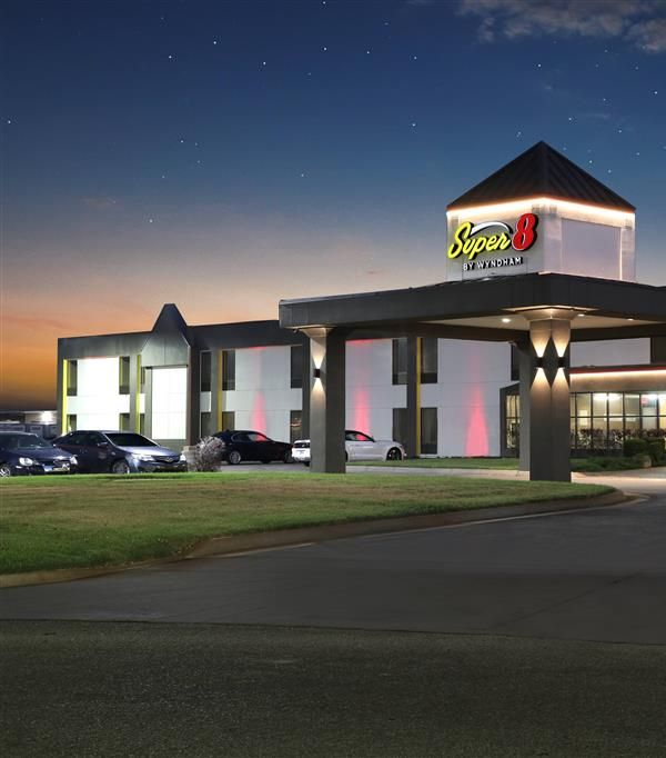 Super 8 By Wyndham Wichita South - Wichita, KS
