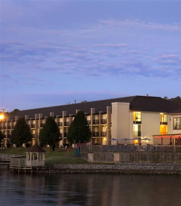 Wyndham Garden Lake Guntersville - Guntersville, AL