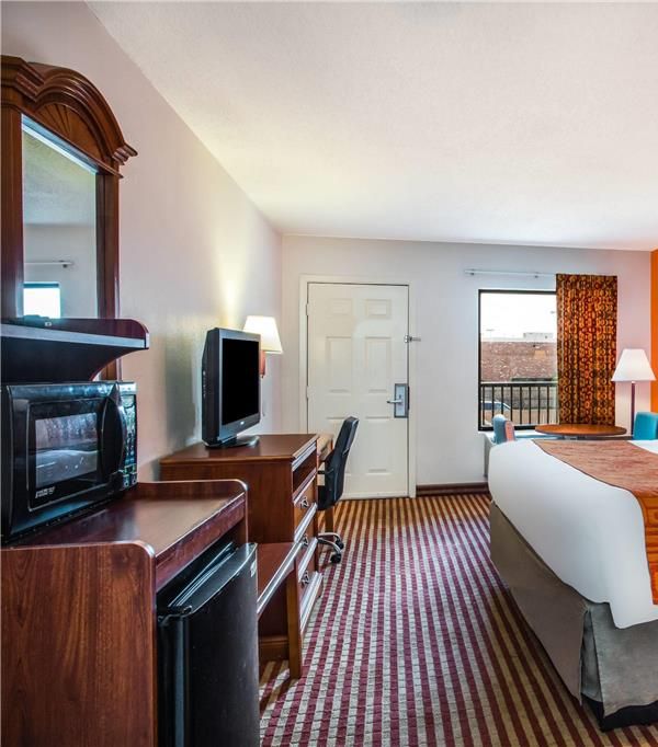 Howard Johnson By Wyndham Panama City - Panama City, FL