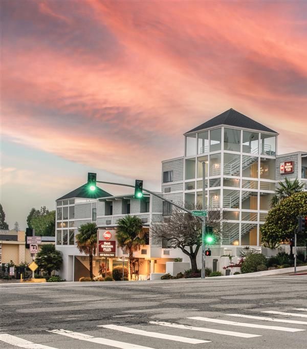 Best Western Plus All Suites Inn - Santa Cruz, CA