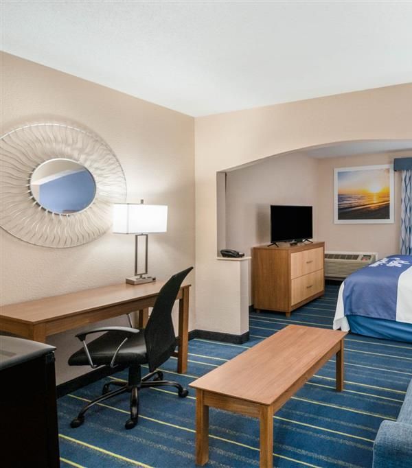 Days Inn By Wyndham Panama City - Panama City, FL