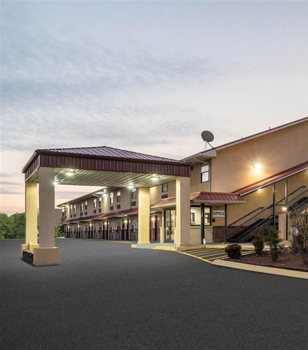Super 8 By Wyndham Cleveland - Cleveland, TN
