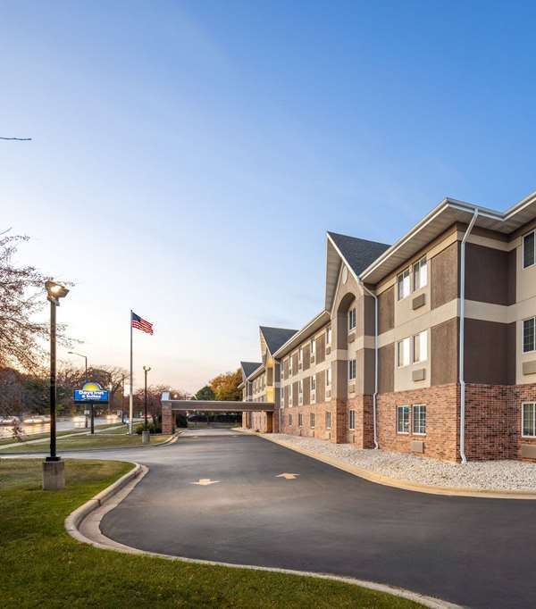 Days Inn & Suites By Wyndham Green Bay Wi. - Green Bay, WI