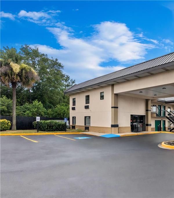 Super 8 By Wyndham Columbia - Columbia, SC