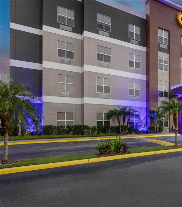 La Quinta Inn & Suites By Wyndham Tampa Central - Tampa, FL