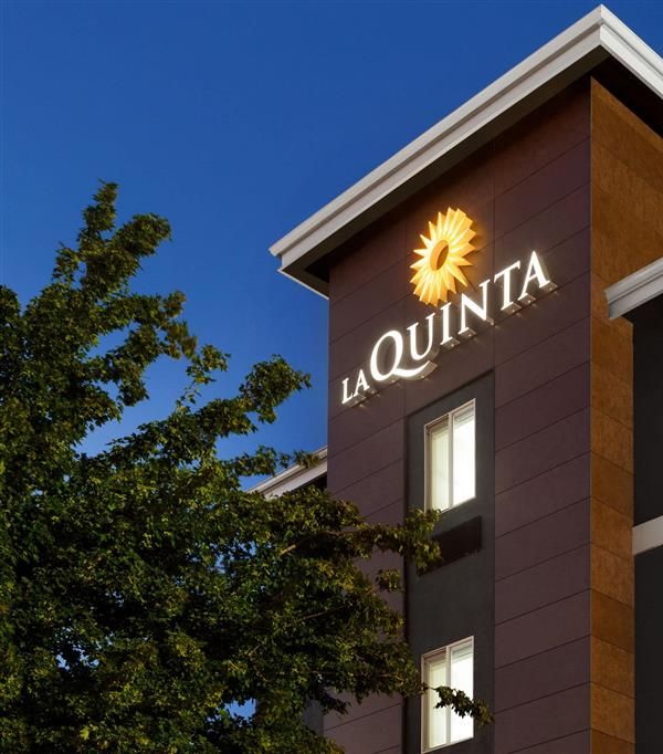La Quinta Inn & Suites By Wyndham Salem Or - Silverton, OR