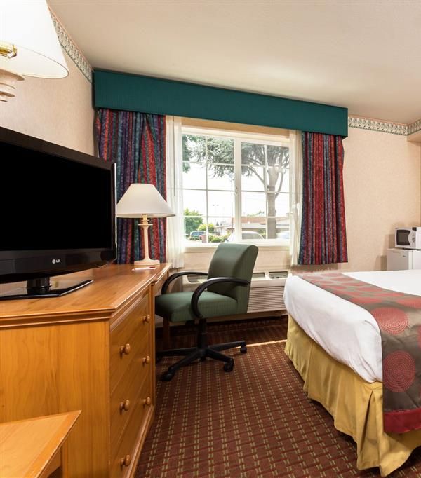 Ramada By Wyndham Portland - Portland, OR