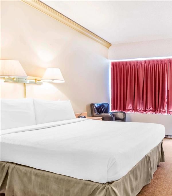 Travelodge By Wyndham Trois-rivieres - Trois-Rivières