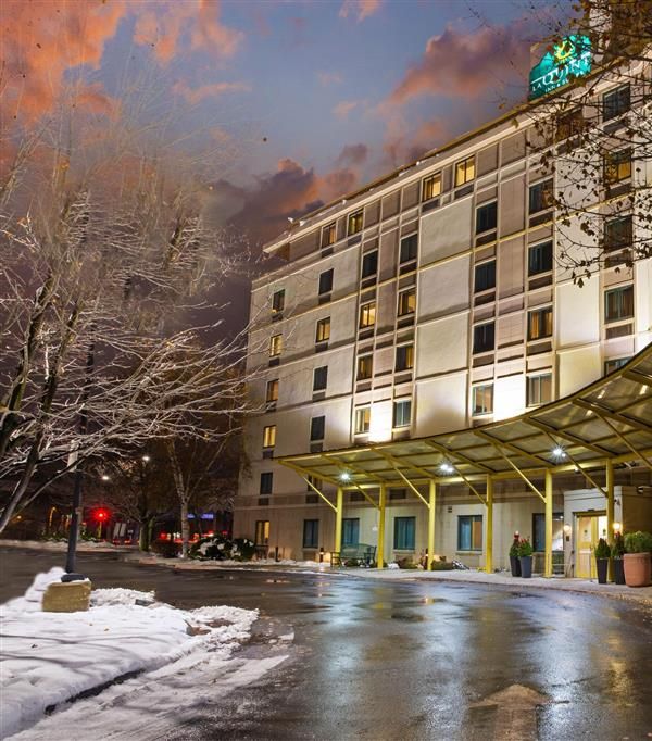 La Quinta Inn & Suites By Wyndham Boston Somerville - Boston, MA