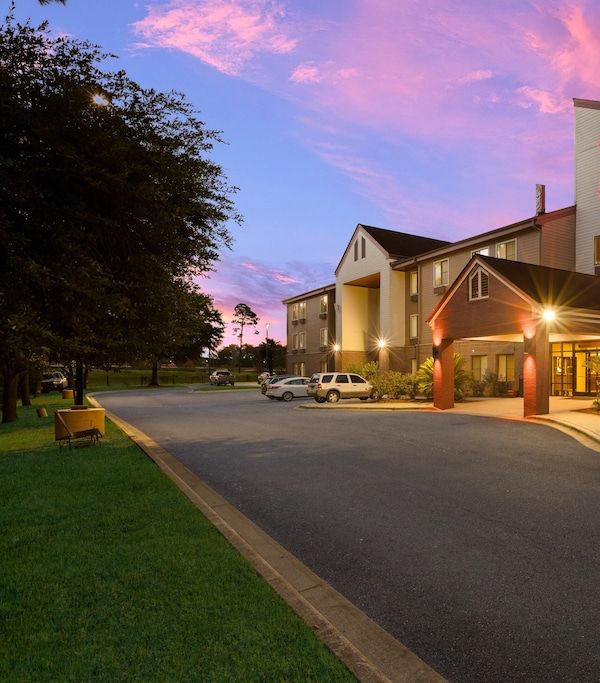 Red Roof Inn & Suites Savannah Airport - Pooler, GA