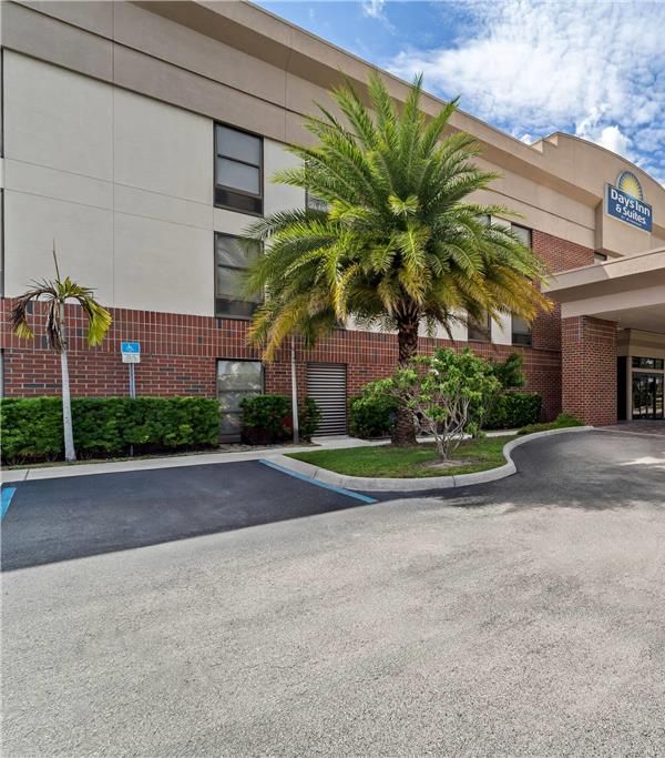 Days Inn & Suites By Wyndham Fort Myers Near Jetblue Park - Fort Myers, FL