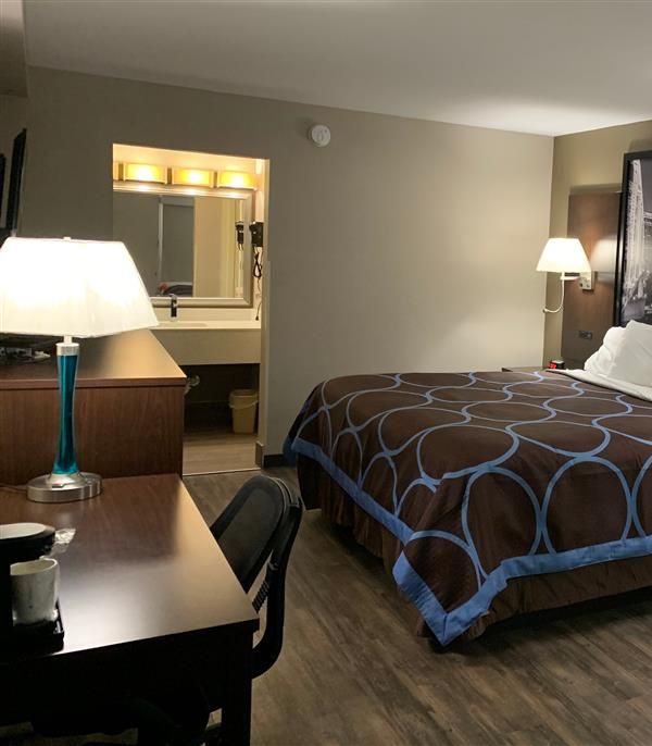 Tn Super 8 By Wyndham Cookeville - Cookeville, TN