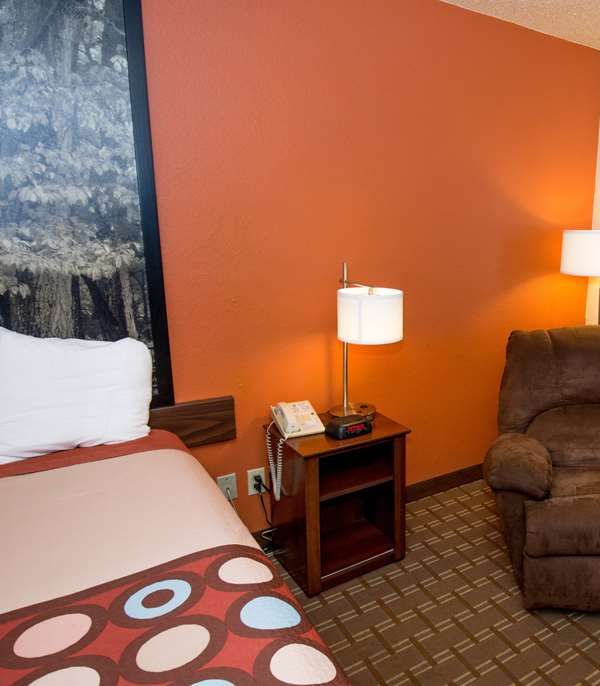 Super 8 By Wyndham Altoona - Altoona, PA