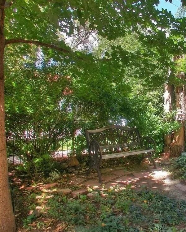 Spurs N Lace Bed & Breakfast Inn - Colorado Springs, CO