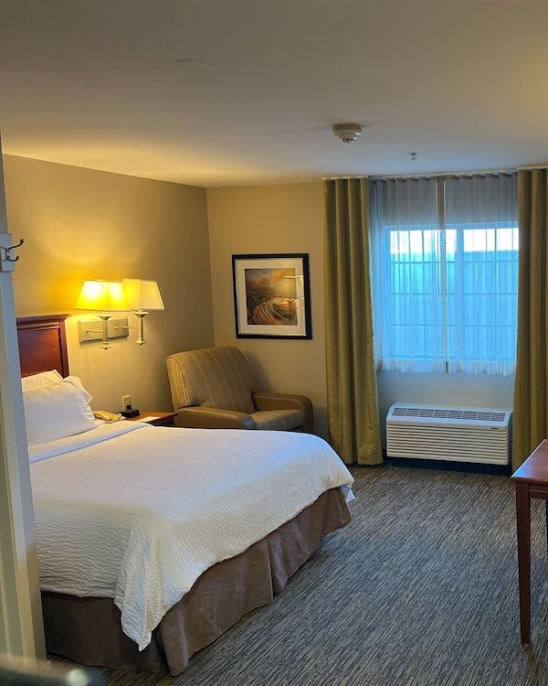 Candlewood Suites Wichita Falls @ Maurine St. - Wichita Falls, TX