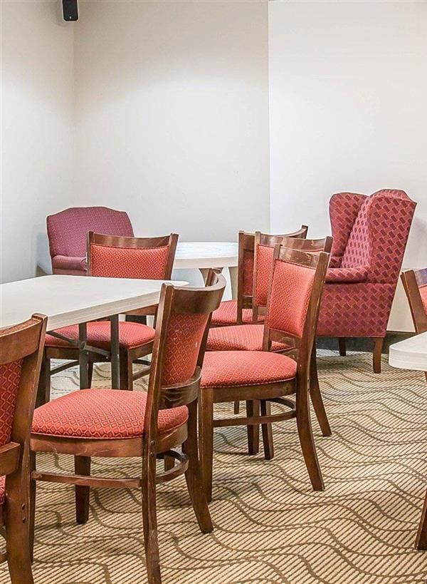 Bluffton Inn & Suites - Bluffton, OH