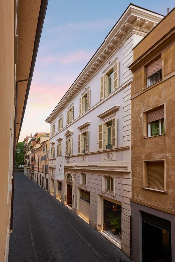 The First Roma Arte - Rome