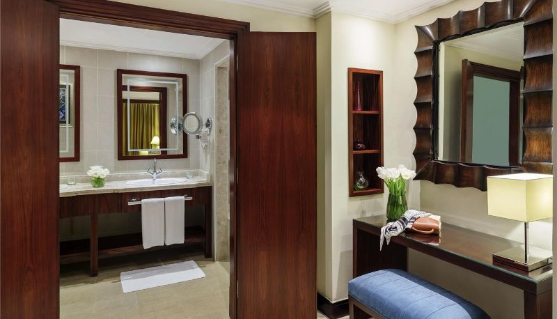 movenpick hajar tower