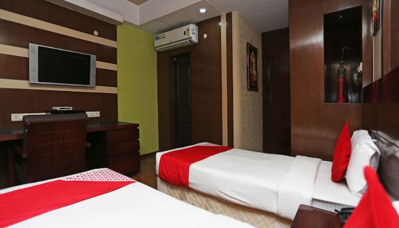 OYO 24855 Ambassador Hotel bei HRS günstig buchen